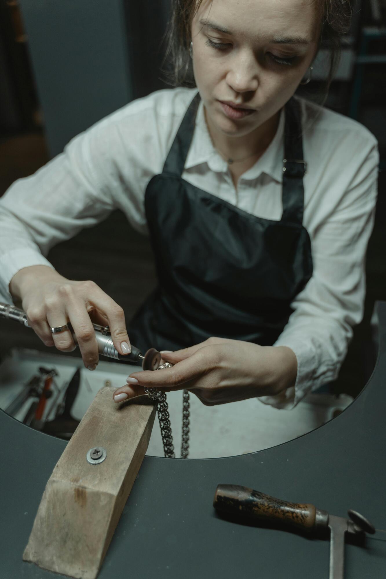 Understanding the Benefits of Electroless Plating - Management Works ...